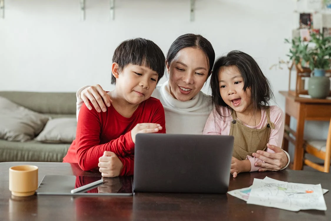 Navigating Kids Secure Online: Tips and Suggestions - CURIO SG